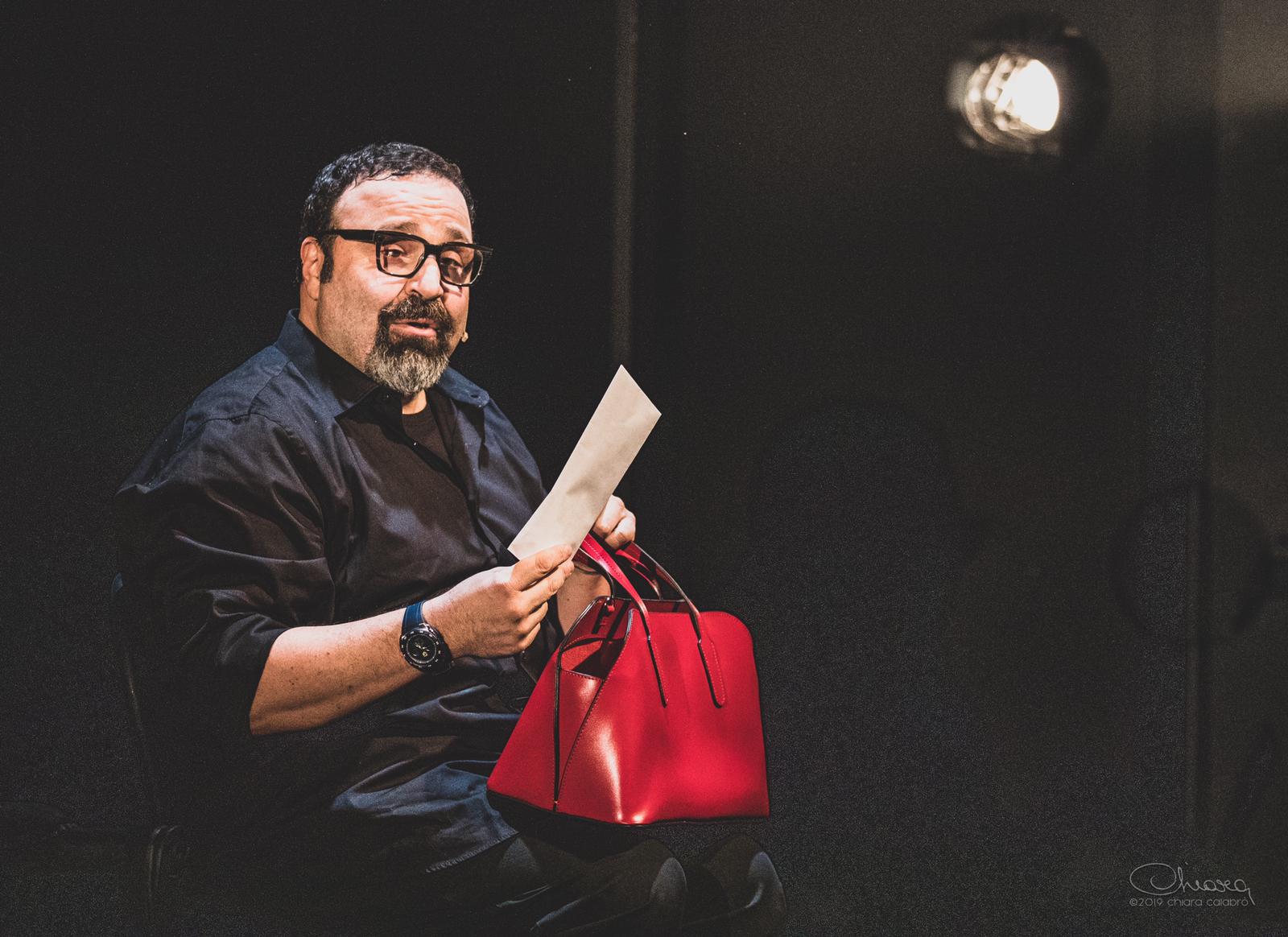 Il giallo si svela in teatro: a Trevi c'è “Zero” con Massimiliano Bruno ...