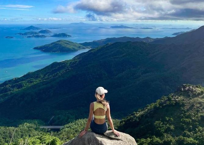 Precipita nel vuoto per il selfie perfetto: morta l'influencer Sofia ...