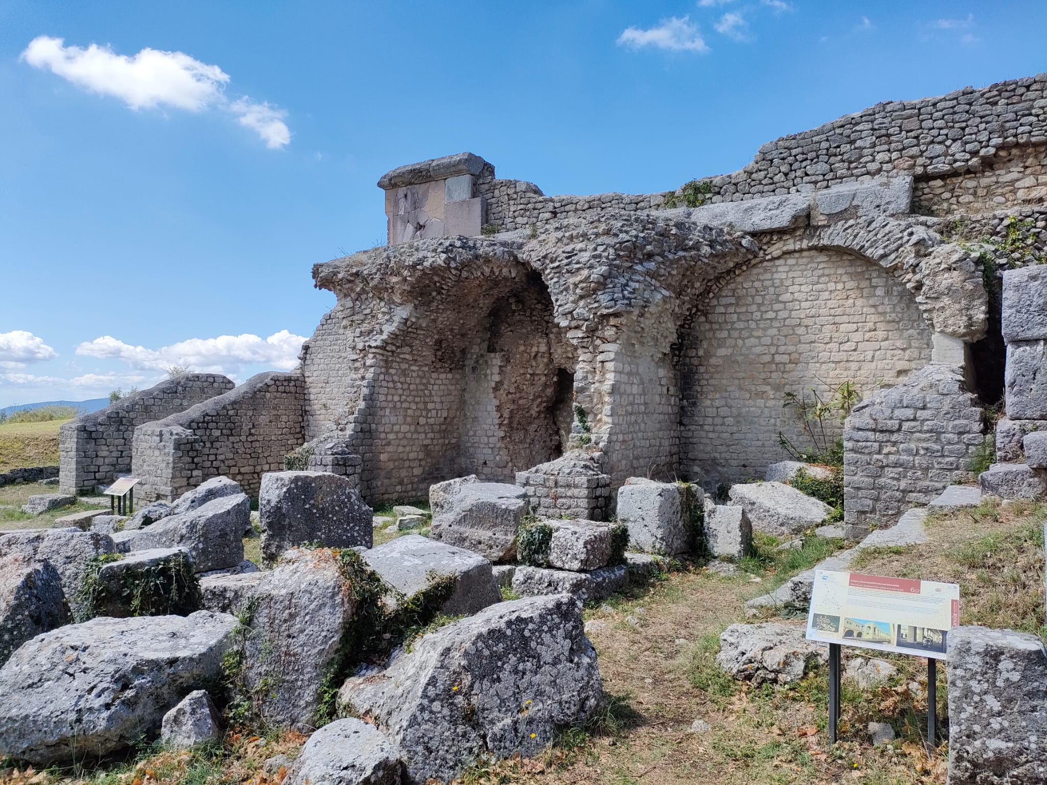 A Carsulae si torna indietro nel tempo con una giornata tra archeologia ...