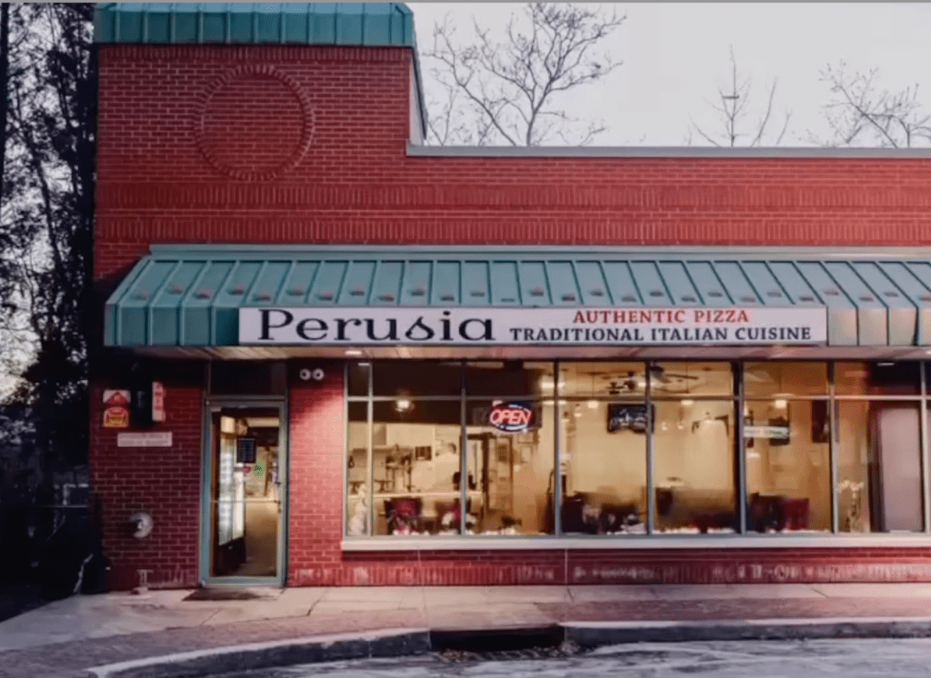 Pizza e torta al testo con vista su Manhattan: Sibela e Aldo portano ...