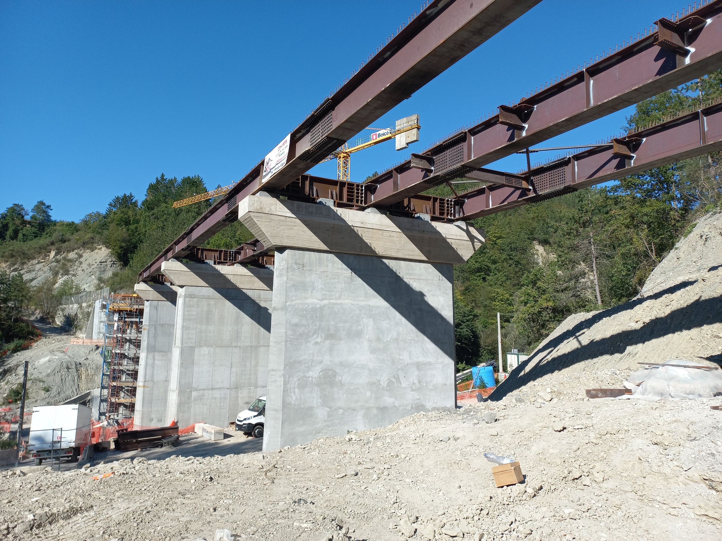 Avanza la nuova “Contessa”, ecco le travi sul viadotto e la copertura ...
