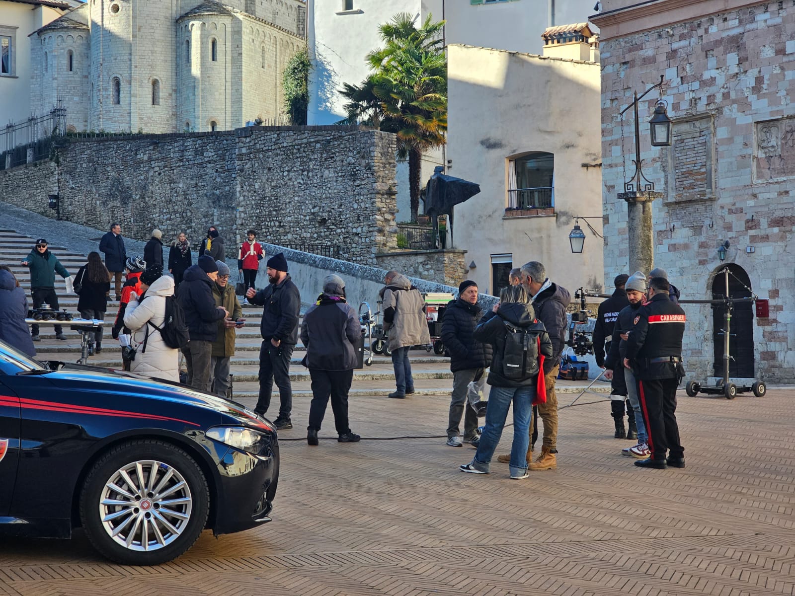 Fan di Raoul Bova tutti a Spoleto: sono ricominciate le riprese di Don ...